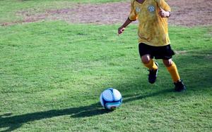 How to Do a Step Over in Soccer (6-Step Guide)