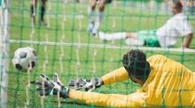 The Complete Goalkeeper Training Guide (Drills and Tips)